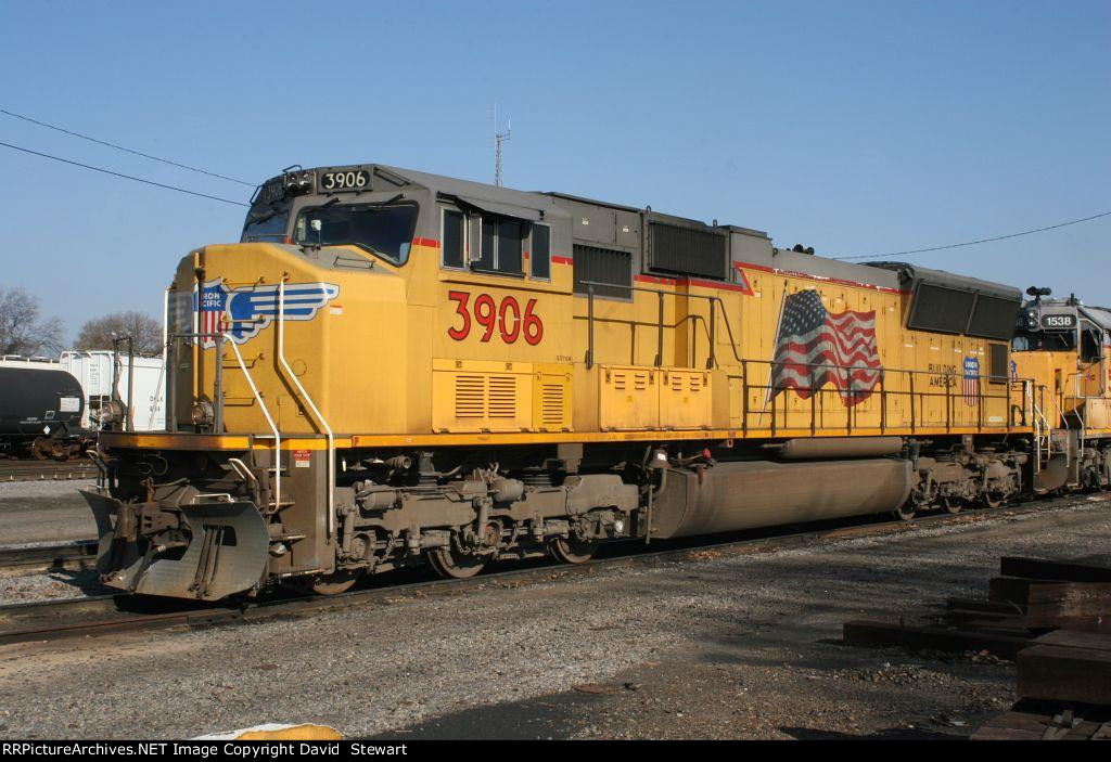 UP SD70M 3906